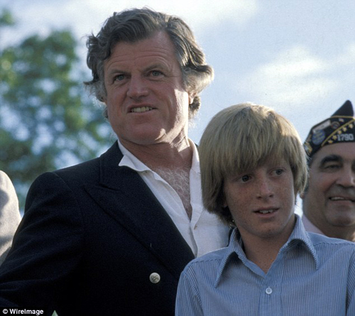 Cuộc sống trong men say của gia đình Ted Kennedy | baotintuc.vn