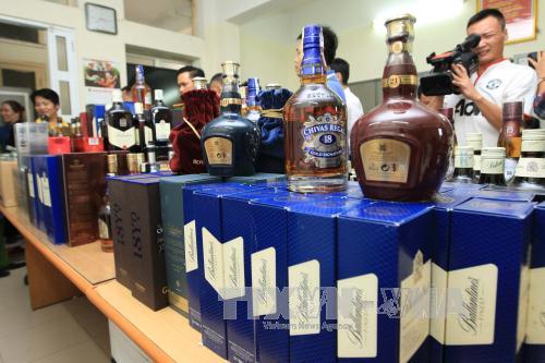 Kinh sợ rượu ngoại giả: Vỏ thì Chivas, ruột là rượu Lào | baotintuc.vn