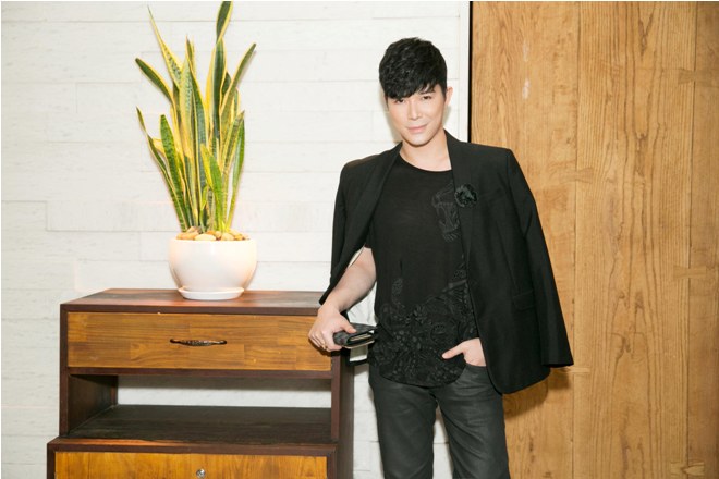 Nathan Lee lịch lãm dự thảm đỏ giải thưởng Âm nhạc Cống hiến | baotintuc.vn