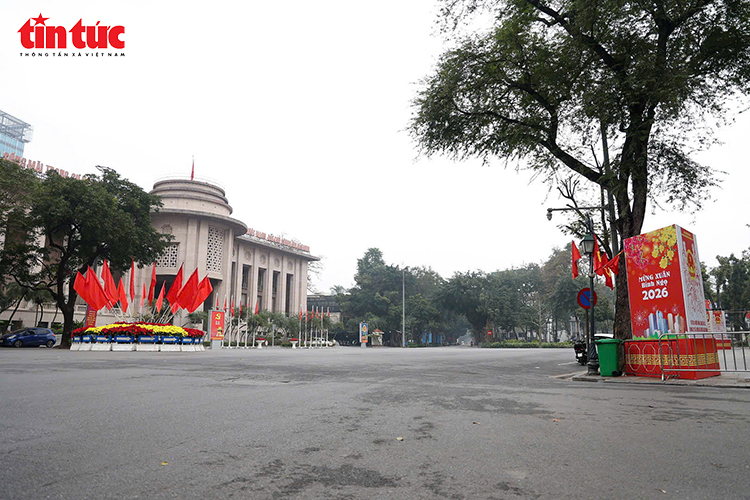 Ngắm Hà Nội bình yên trong sáng mùng 1 Tết | baotintuc.vn