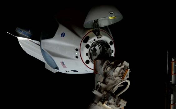 Tàu vũ trụ Crew Dragon 'cập bến' trạm ISS | baotintuc.vn