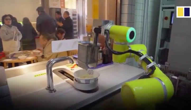 Robot nấu ăn không thua kém đầu bếp tại nhà hàng ở Trung Quốc ...