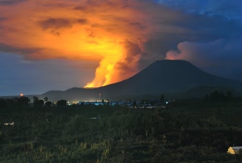 Núi lửa ở CHDC Congo tiếp tục phun trào | baotintuc.vn